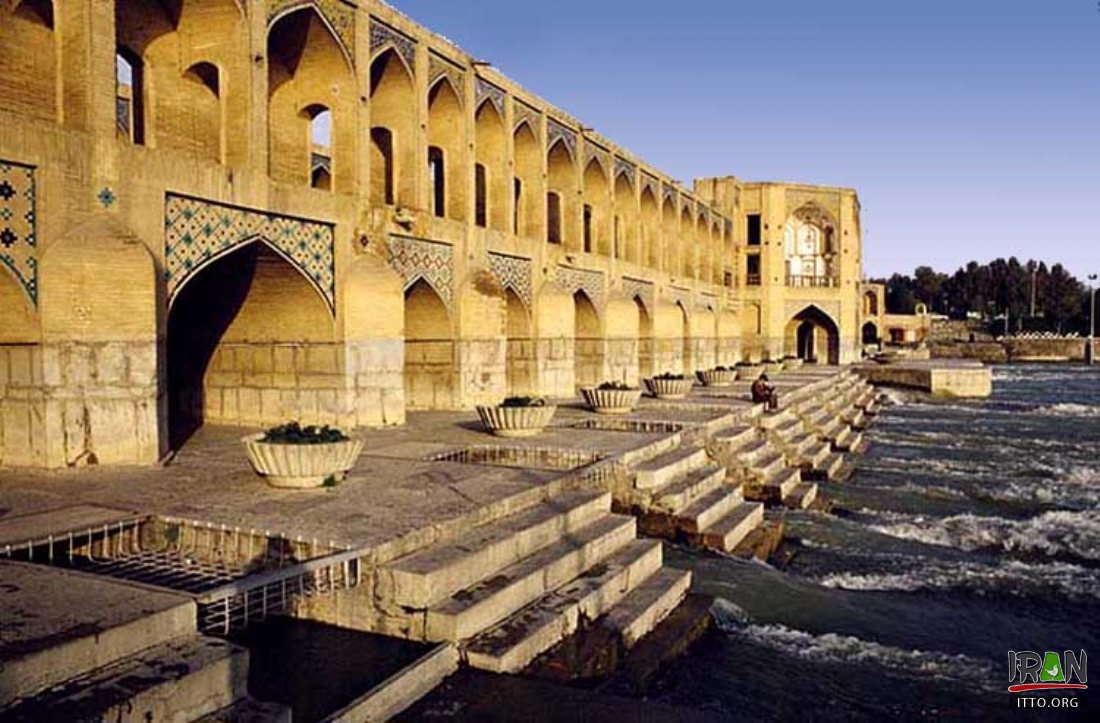 Sio Seh Pol Bridge Photo Gallery - Iran Travel and Tourism
