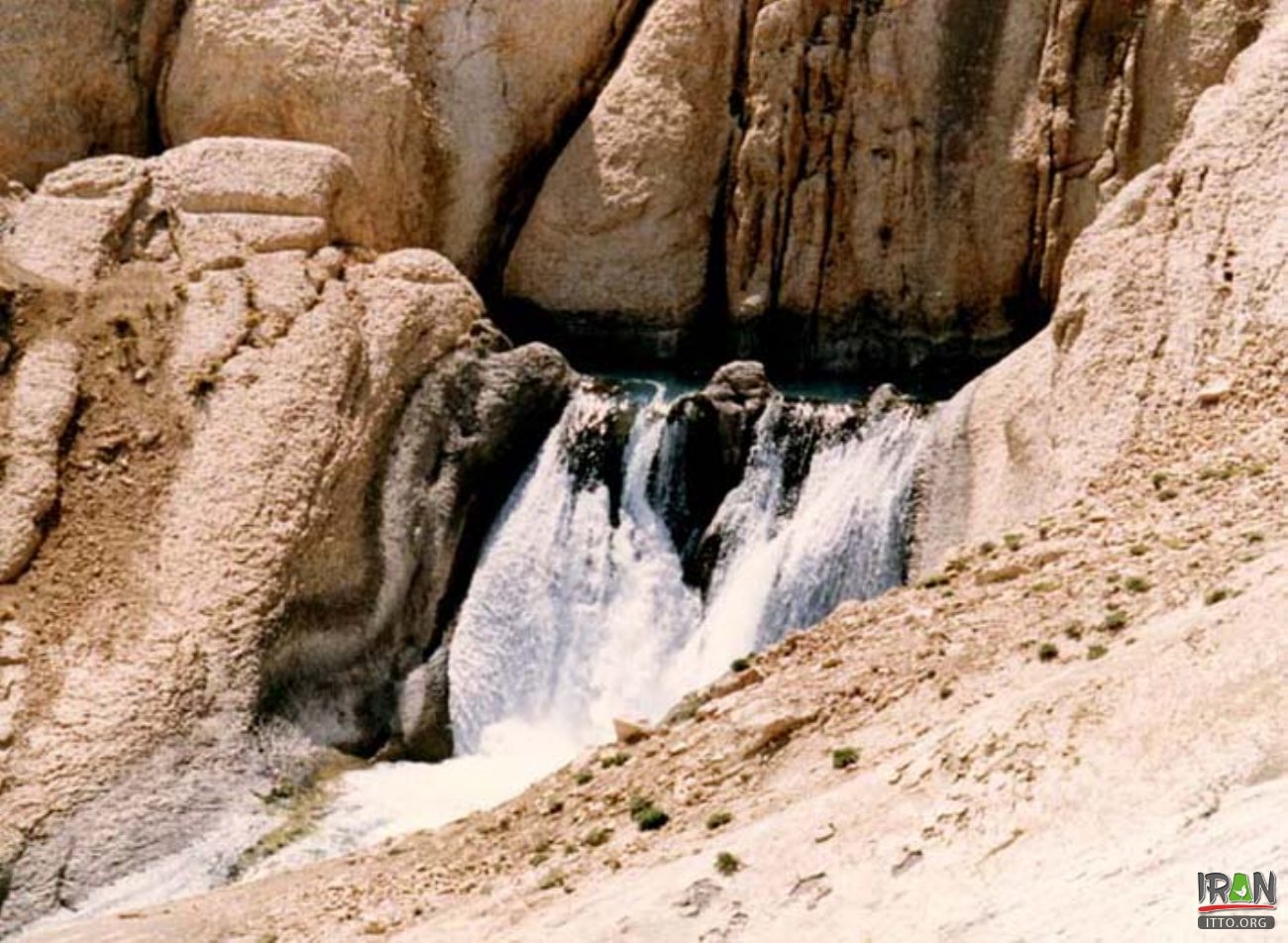 Zayandeh Rood River Photo Gallery - Iran Travel and Tourism