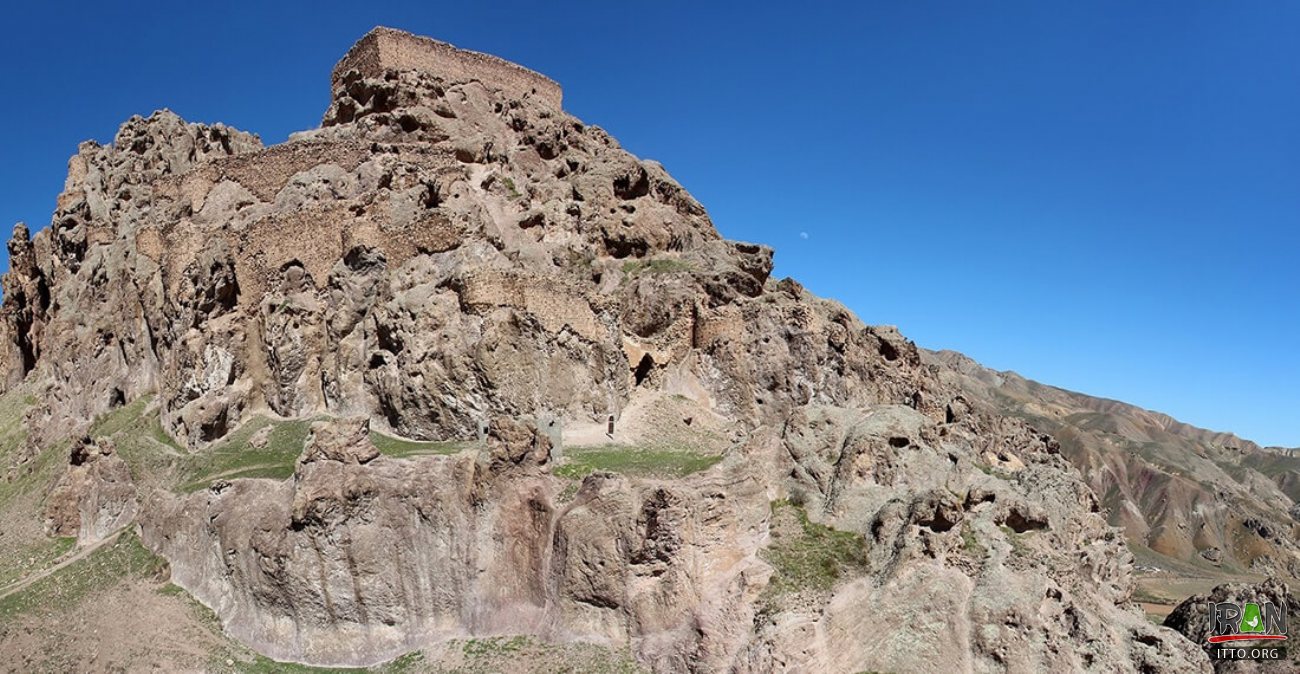 Dokhtar Castle (Qiz Qalasi) Photo Gallery - Iran Travel and Tourism