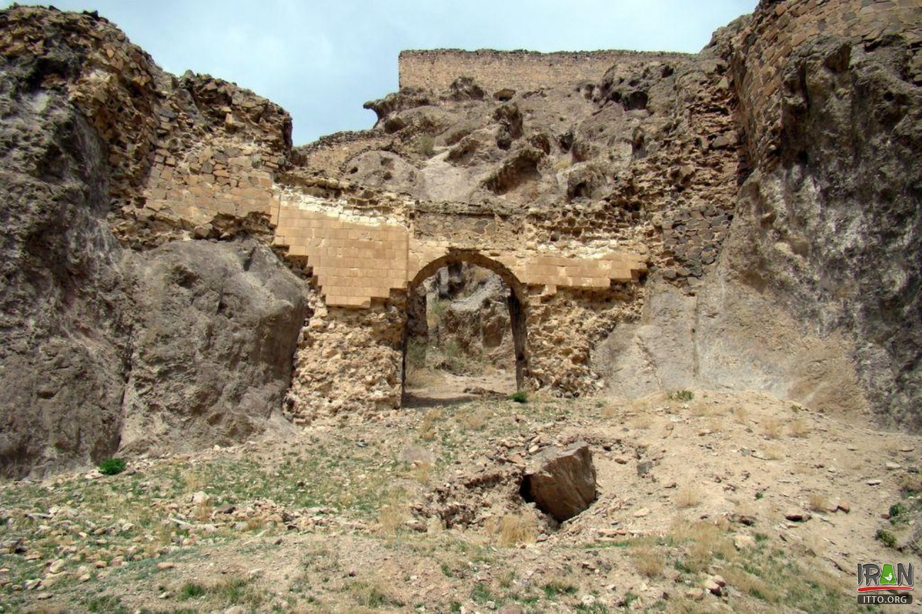 Dokhtar Castle (Qiz Qalasi) Photo Gallery - Iran Travel and Tourism