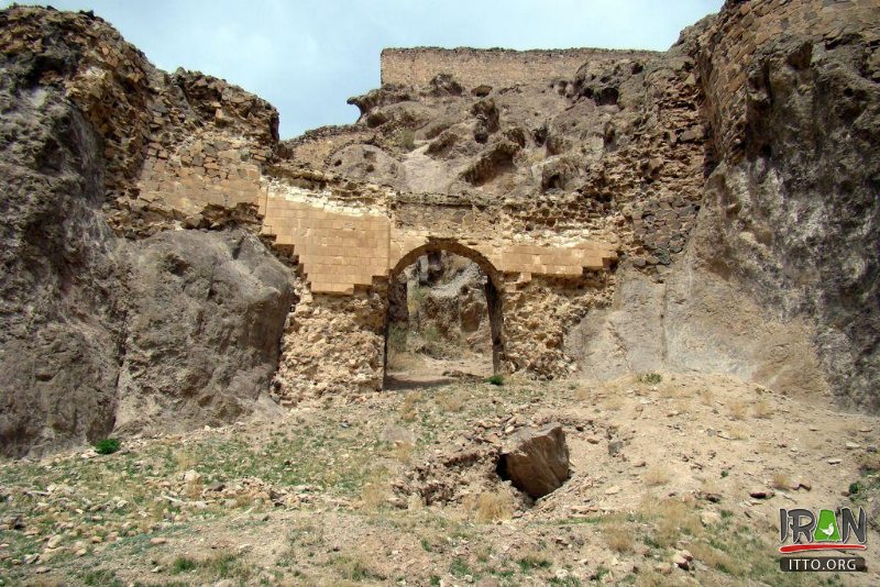 Dokhtar Castle (Qiz Qalasi) Photo Gallery - Iran Travel and Tourism