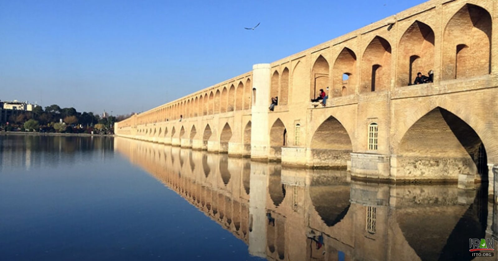 Zayandeh Rood River Photo Gallery - Iran Travel and Tourism