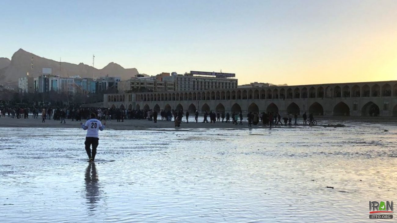 Zayandeh Rood River Photo Gallery - Iran Travel and Tourism