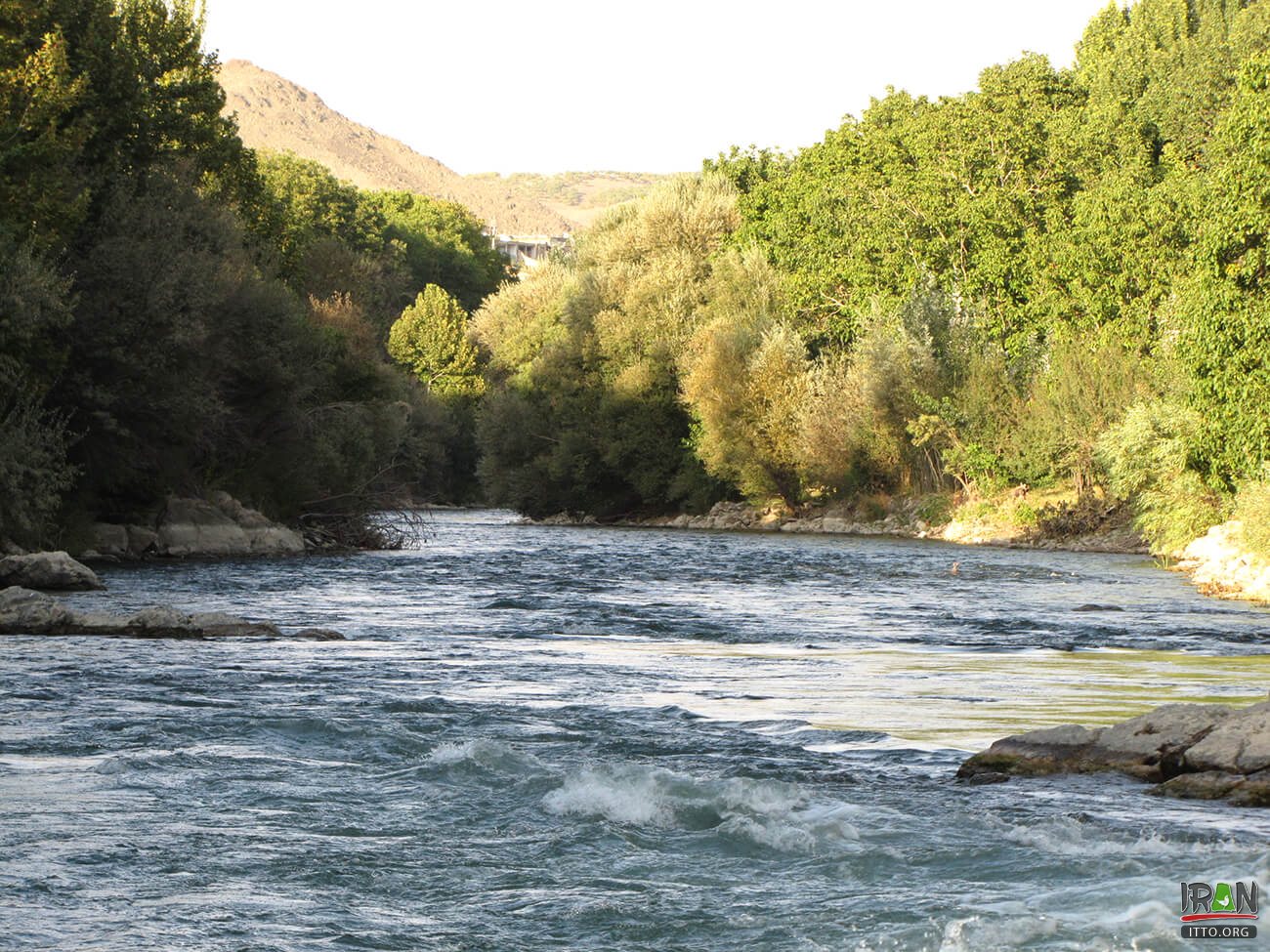 Zayandeh Rood River Photo Gallery - Iran Travel and Tourism