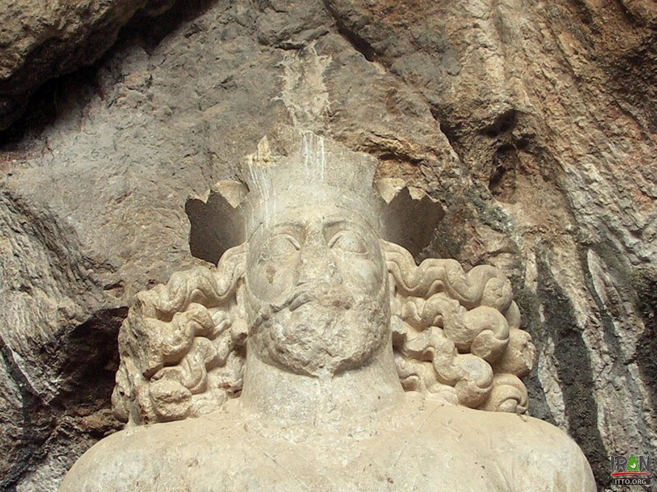 Shapur cave in Tang-e Chogan Photo Gallery - Iran Travel and Tourism