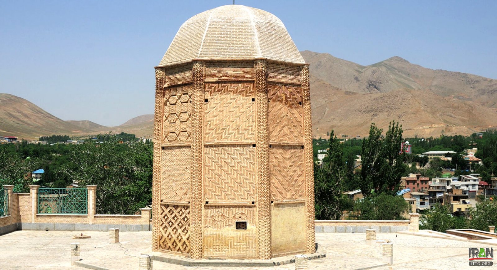 Tomb and Tower of Sheikh Shebeli Photo Gallery - Iran Travel and Tourism