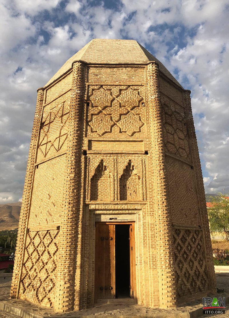 Tomb and Tower of Sheikh Shebeli Photo Gallery - Iran Travel and Tourism