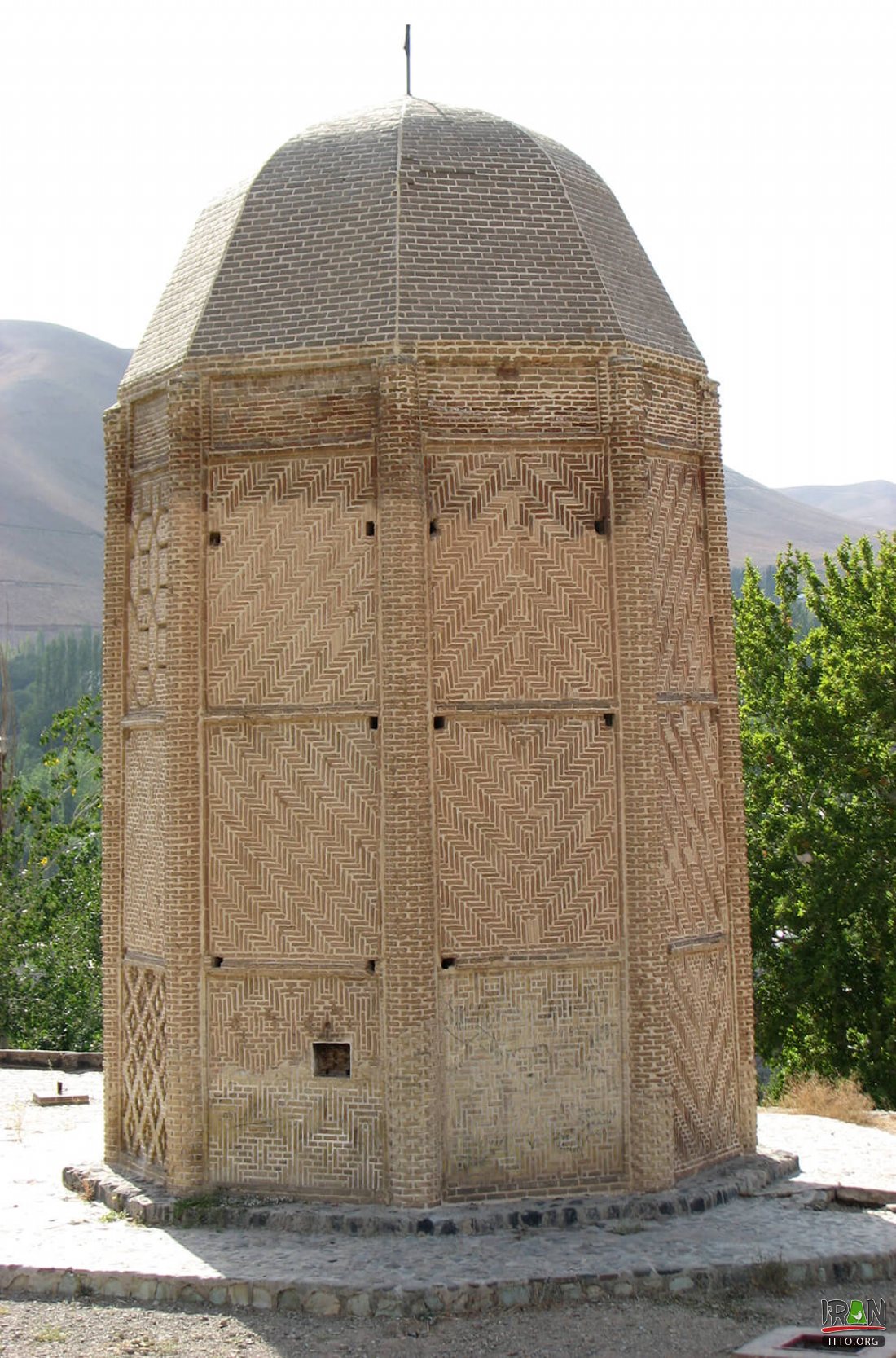 Tomb and Tower of Sheikh Shebeli Photo Gallery - Iran Travel and Tourism