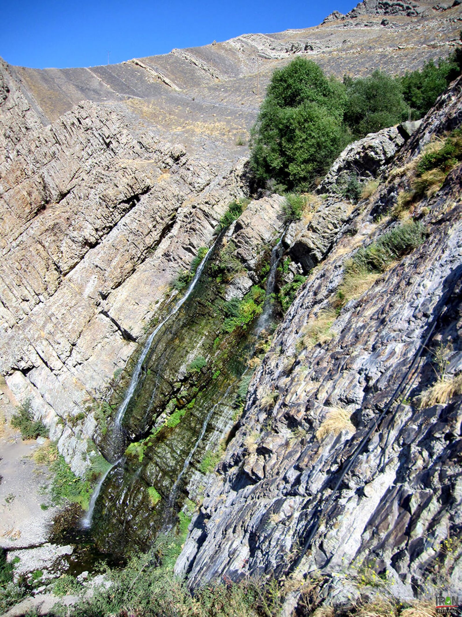 Abshar Dogholu Photo Gallery - Iran Travel and Tourism