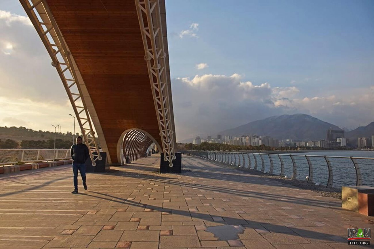 Chitgar Lake (Khalij-e Fars) Photo Gallery - Iran Travel and Tourism