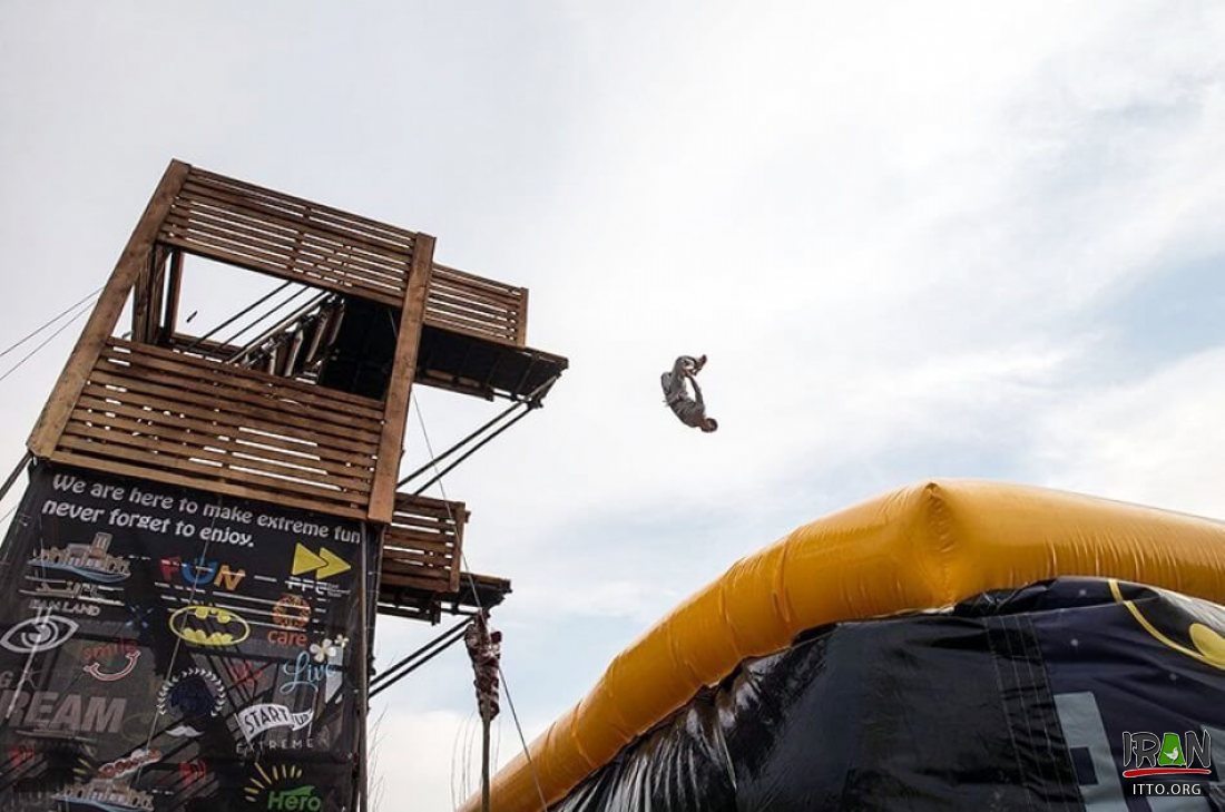 Chitgar Lake (Khalij-e Fars) Photo Gallery - Iran Travel and Tourism