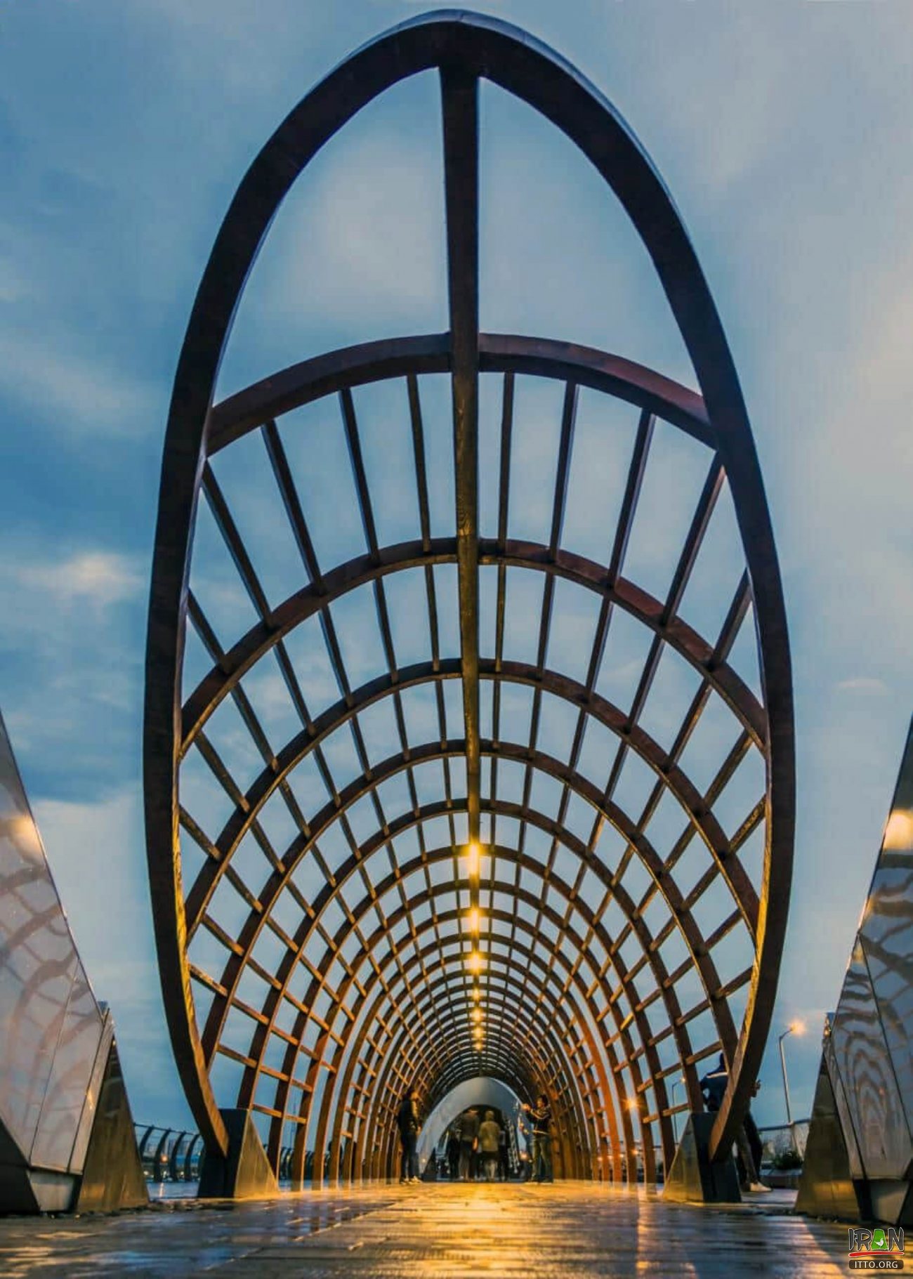 Chitgar Lake (Khalij-e Fars) Photo Gallery - Iran Travel and Tourism