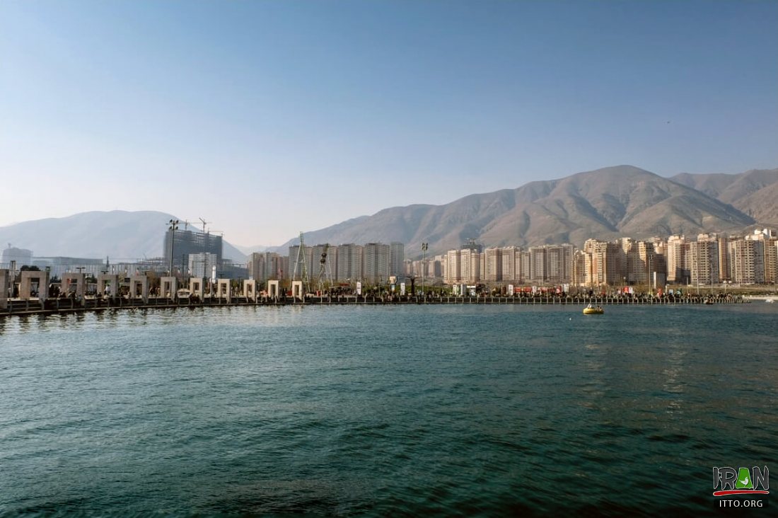 Chitgar Lake (Khalij-e Fars) Photo Gallery - Iran Travel and Tourism