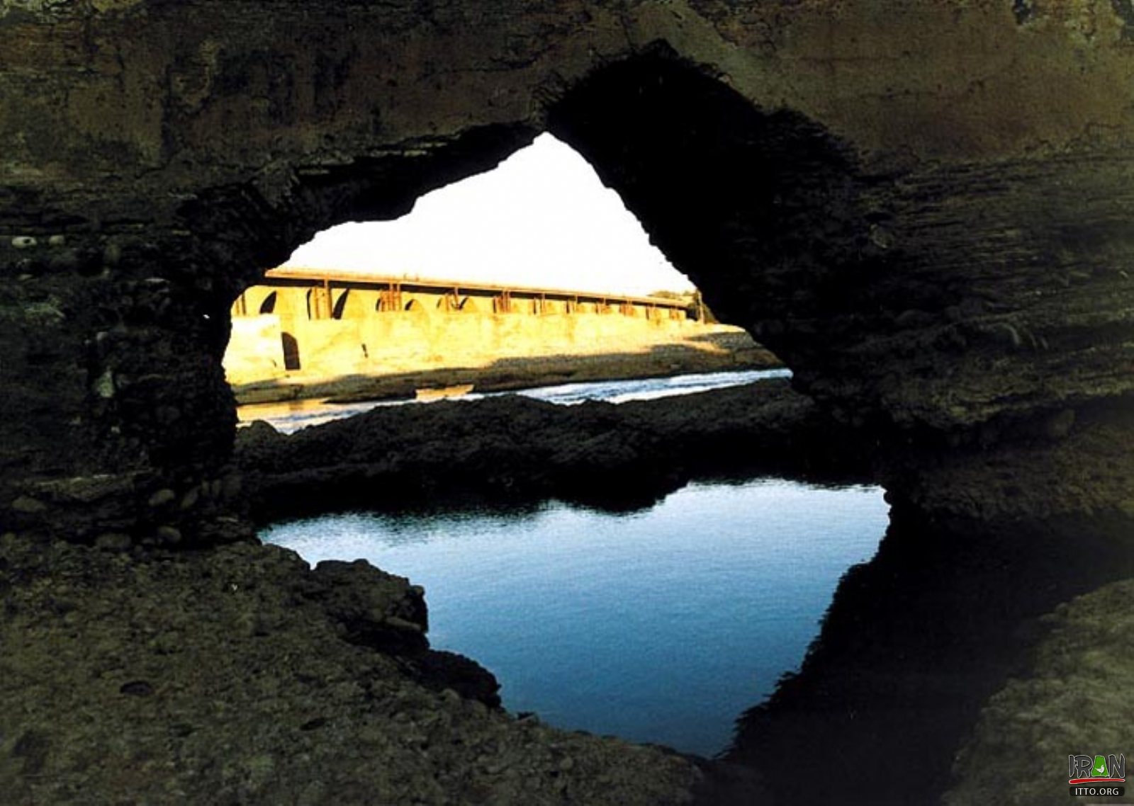 Old Bridge of Dezful Photo Gallery - Iran Travel and Tourism