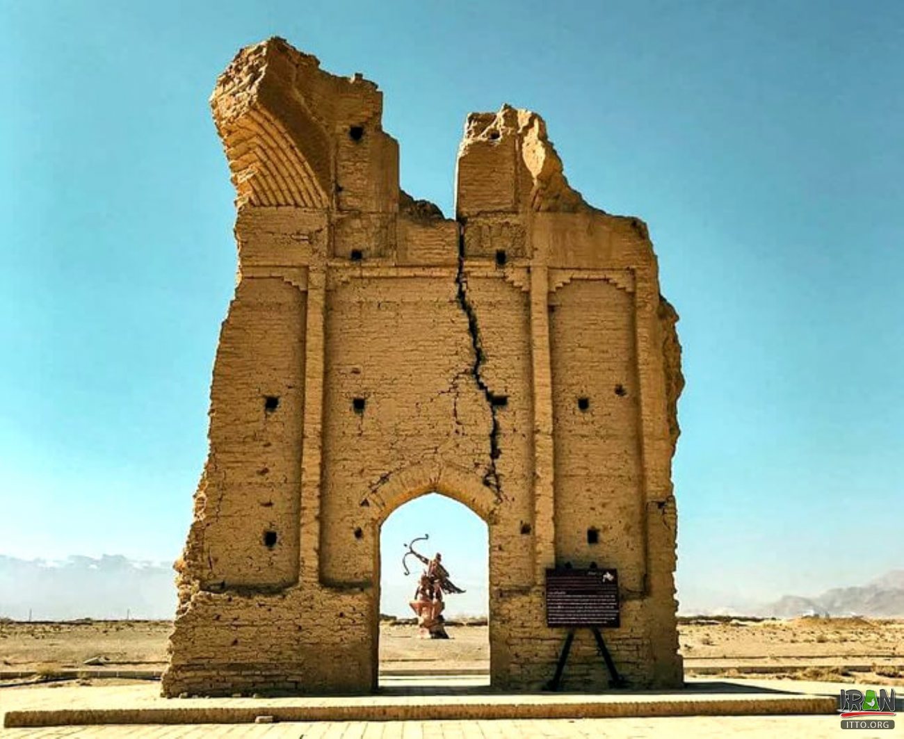 Gate of Farafar Photo Gallery - Iran Travel and Tourism