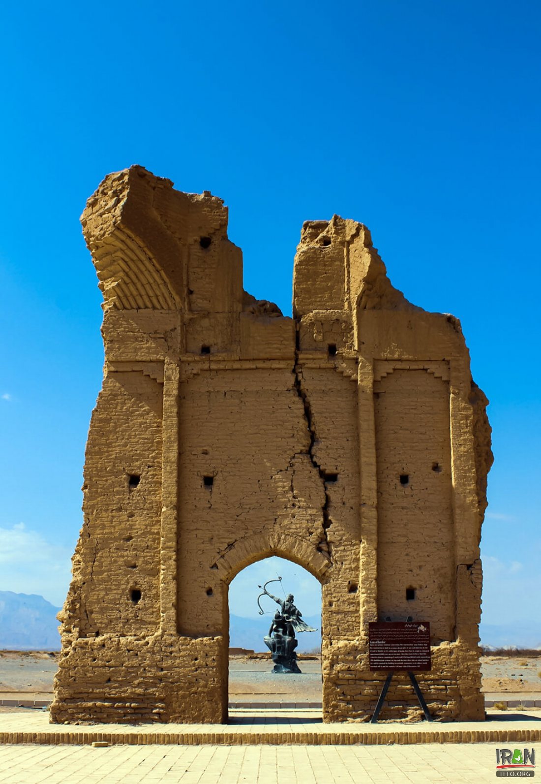 Gate of Farafar Photo Gallery - Iran Travel and Tourism