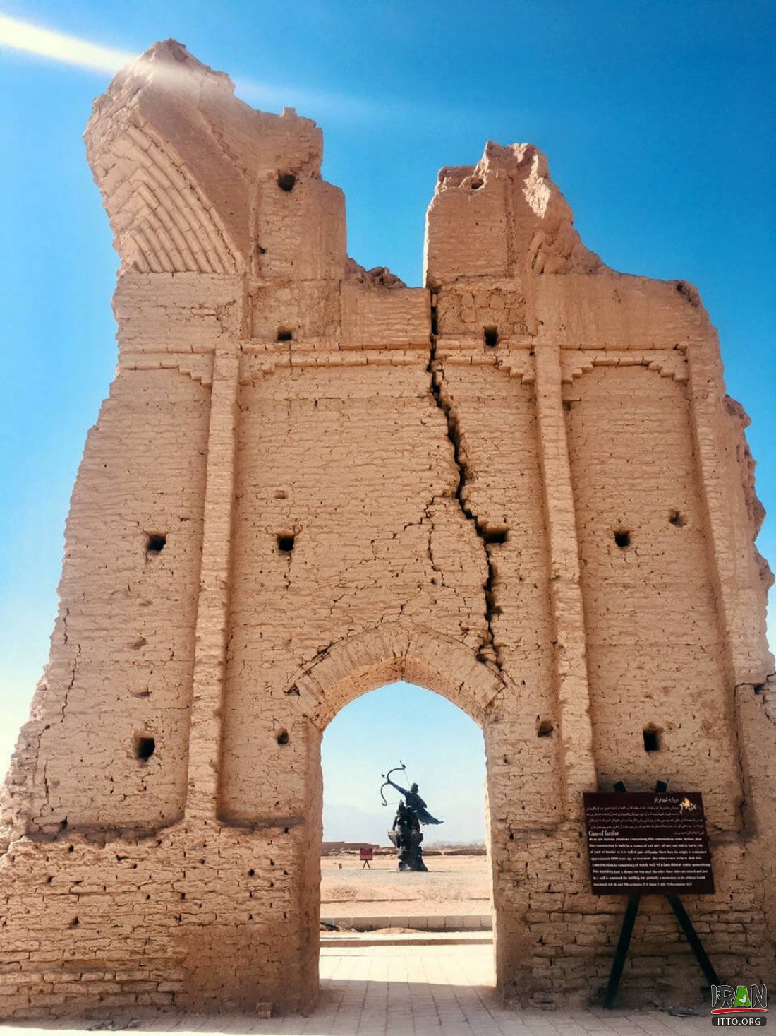 Gate of Farafar Photo Gallery - Iran Travel and Tourism