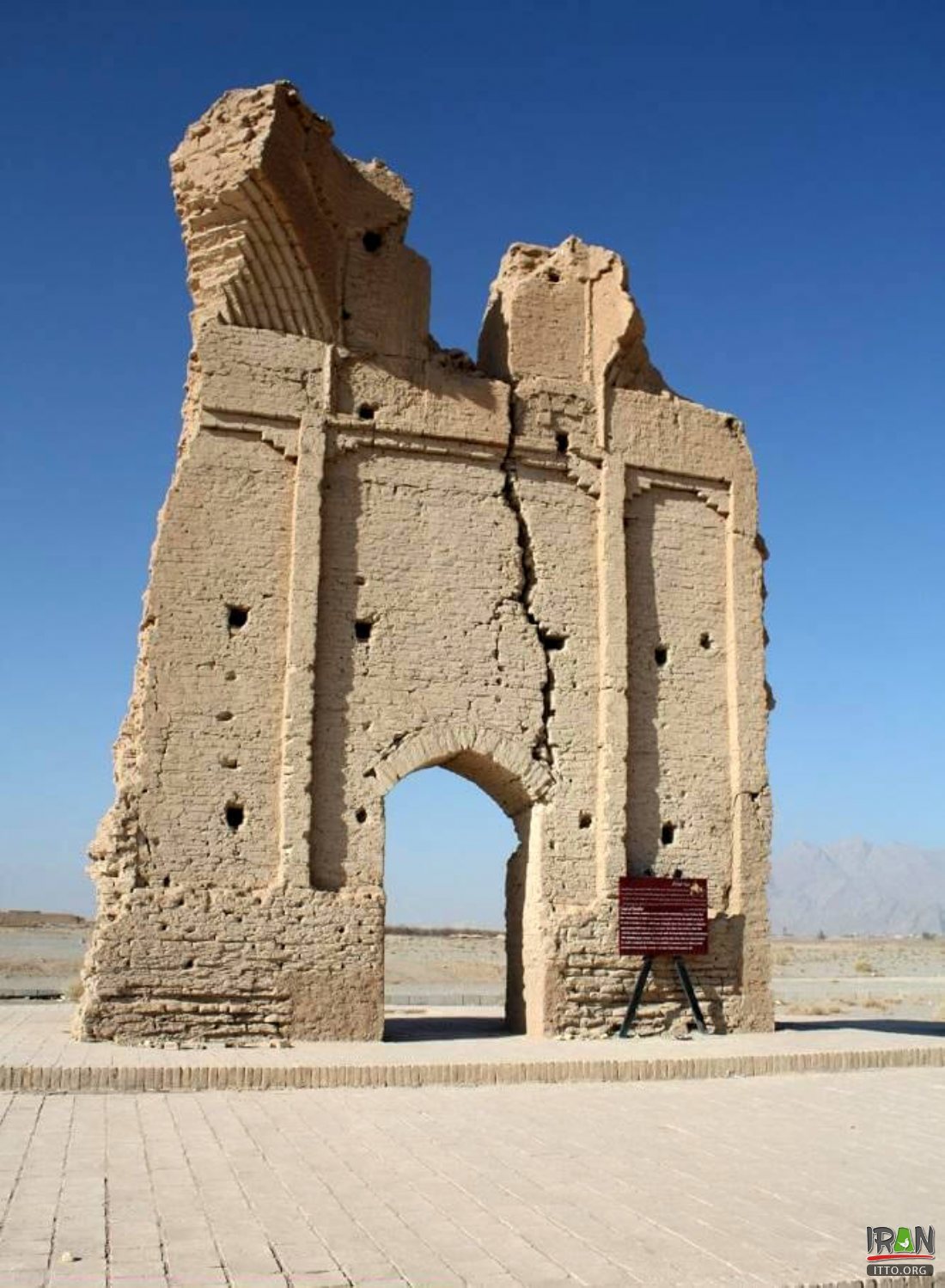 Gate of Farafar Photo Gallery - Iran Travel and Tourism