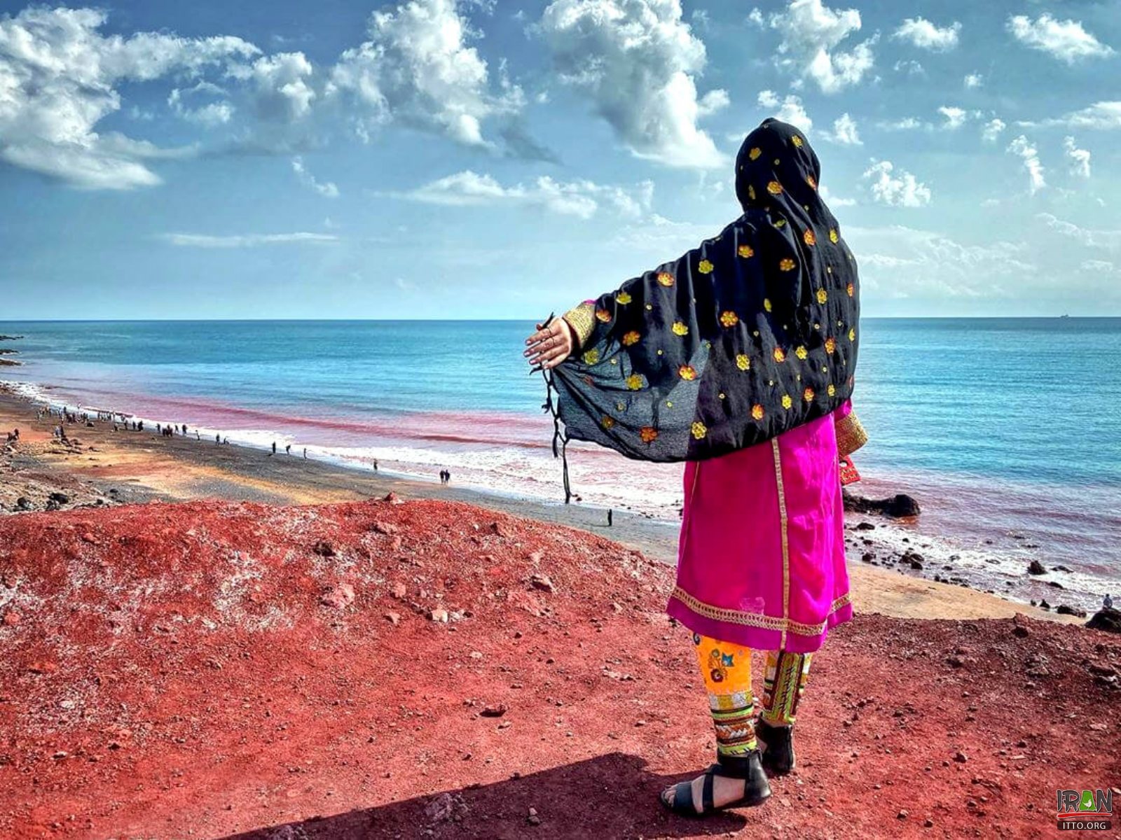 Silver and Red Beach of Hormuz Photo Gallery - Iran Travel and Tourism