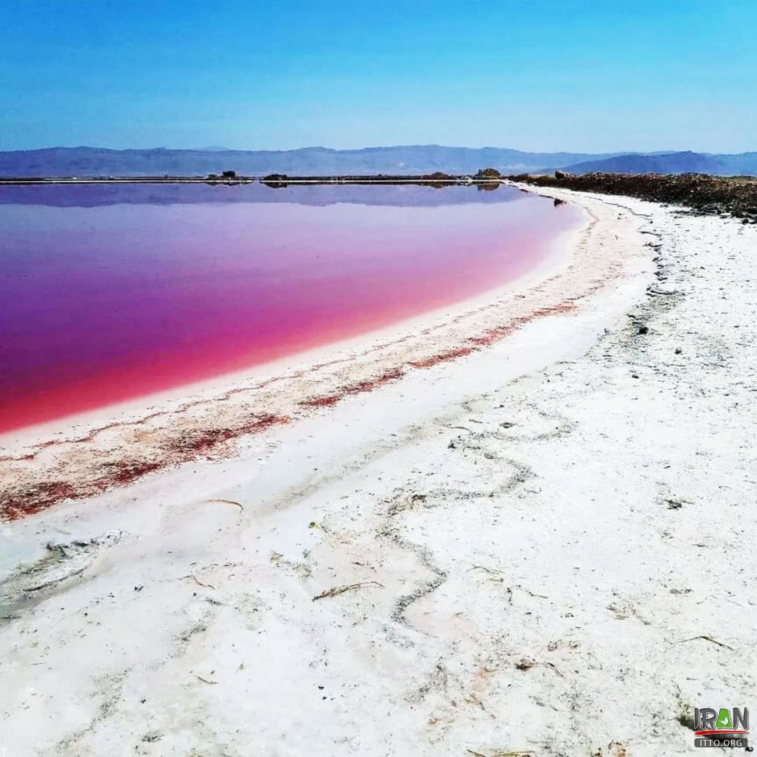 Lipar Pink Lagoon Photo Gallery - Iran Travel and Tourism