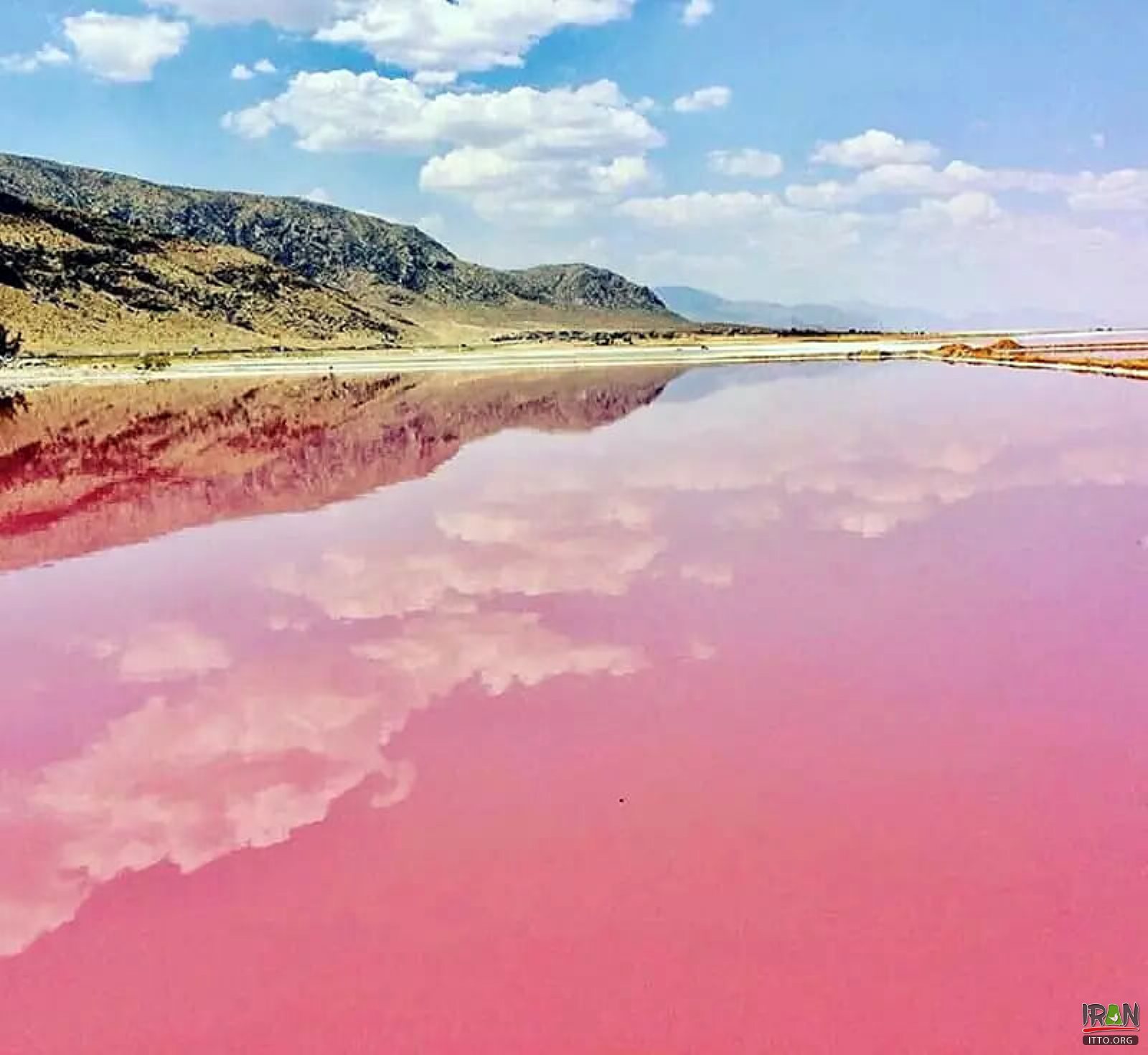 Lipar Pink Lagoon Photo Gallery - Iran Travel and Tourism