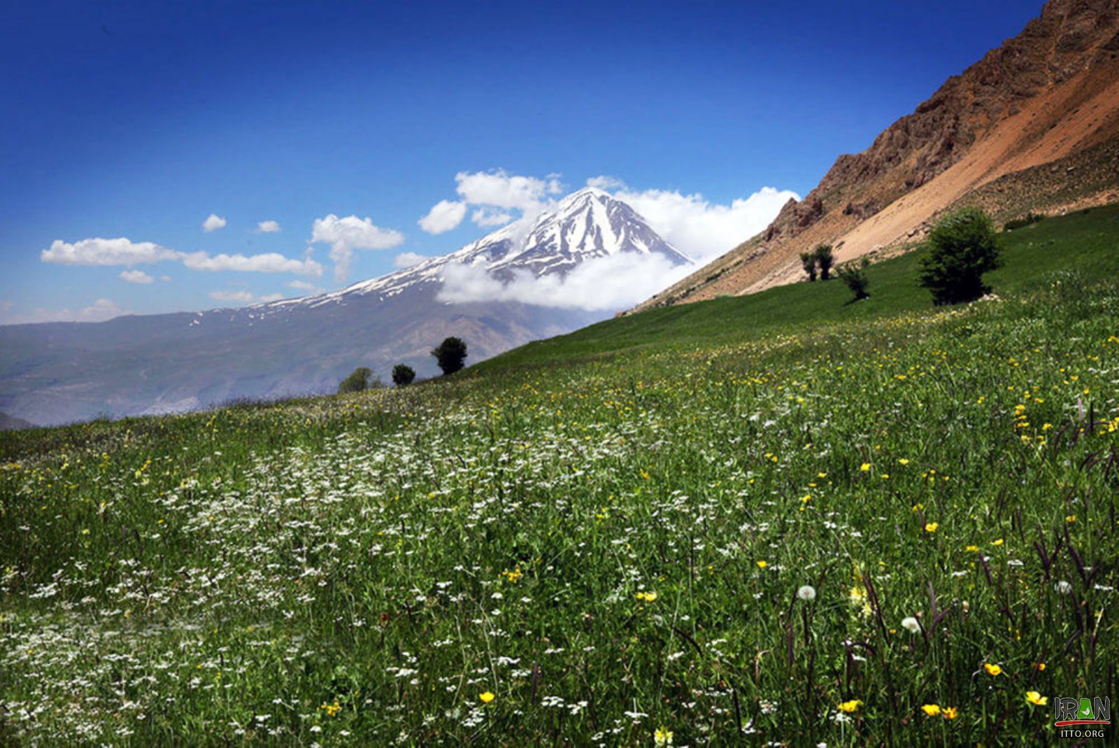 Mount Damavand Photo Gallery - Iran Travel and Tourism