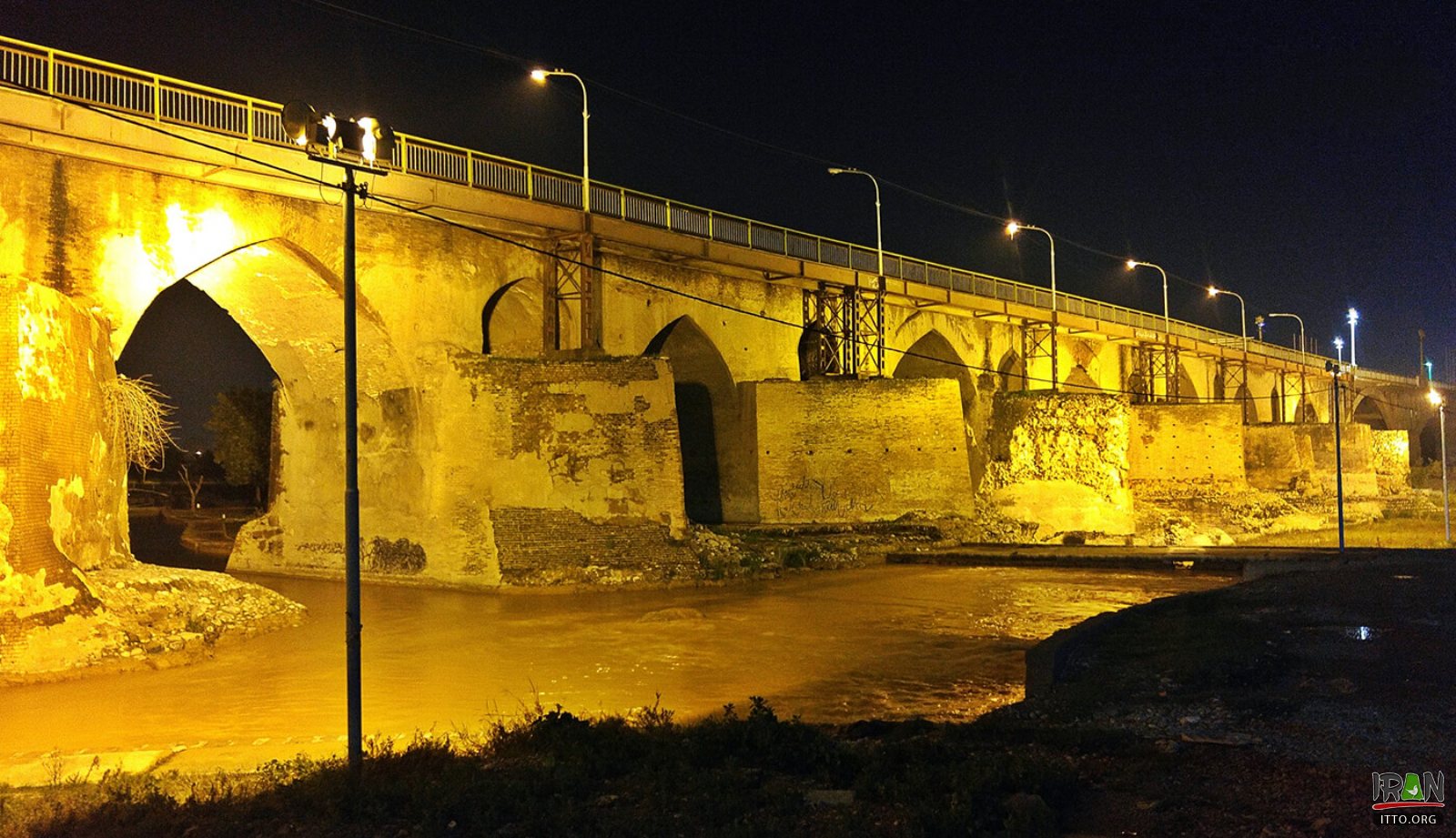 Old Bridge of Dezful Photo Gallery - Iran Travel and Tourism