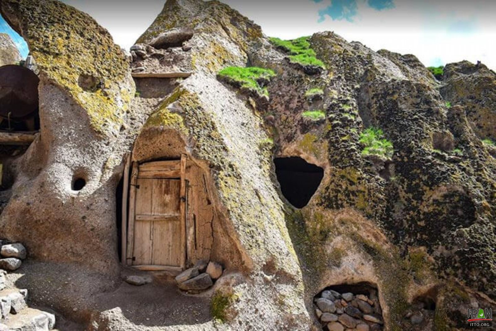 Kandovan Village Photo Gallery - Iran Travel and Tourism