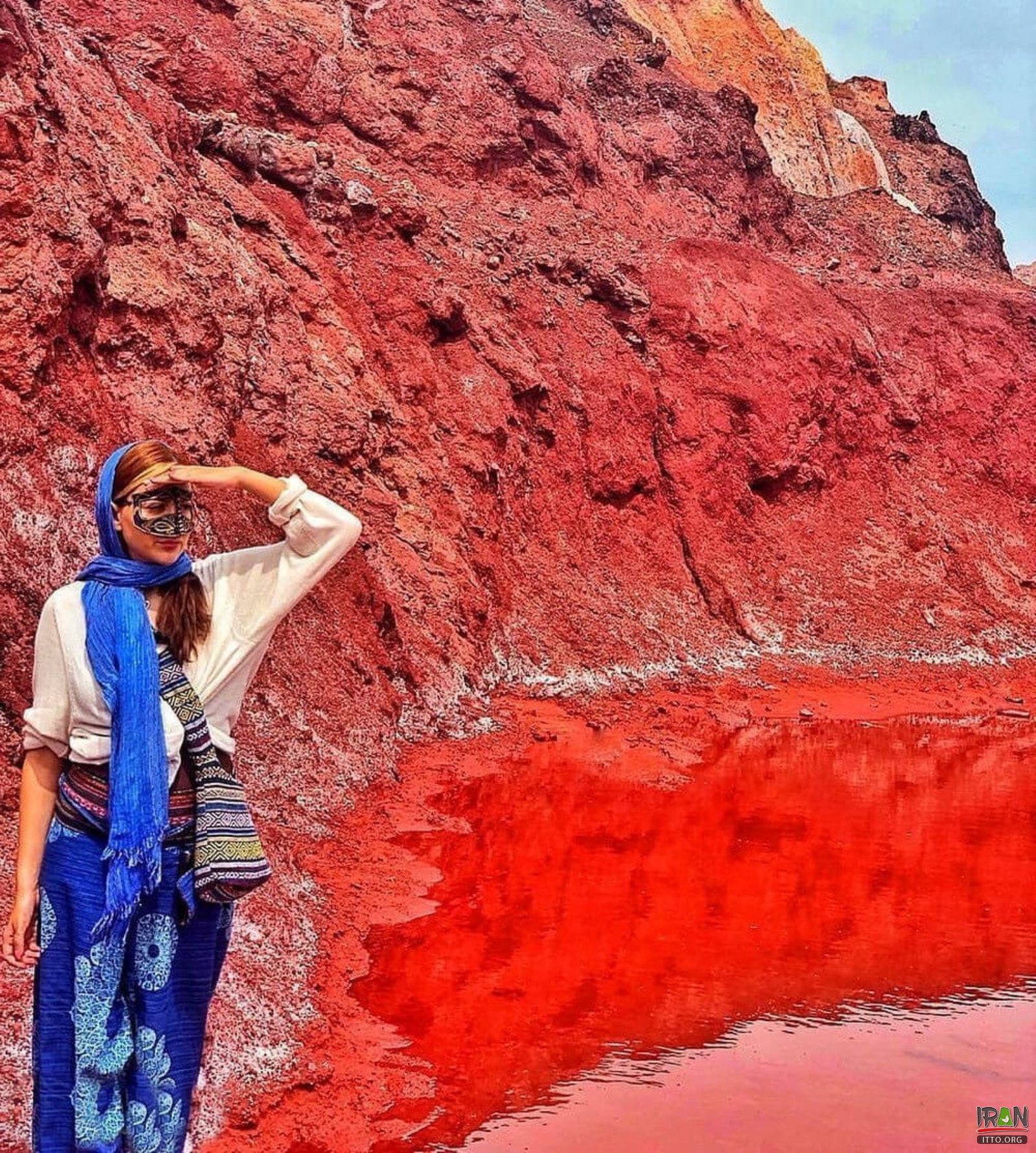Silver and Red Beach of Hormuz Photo Gallery - Iran Travel and Tourism