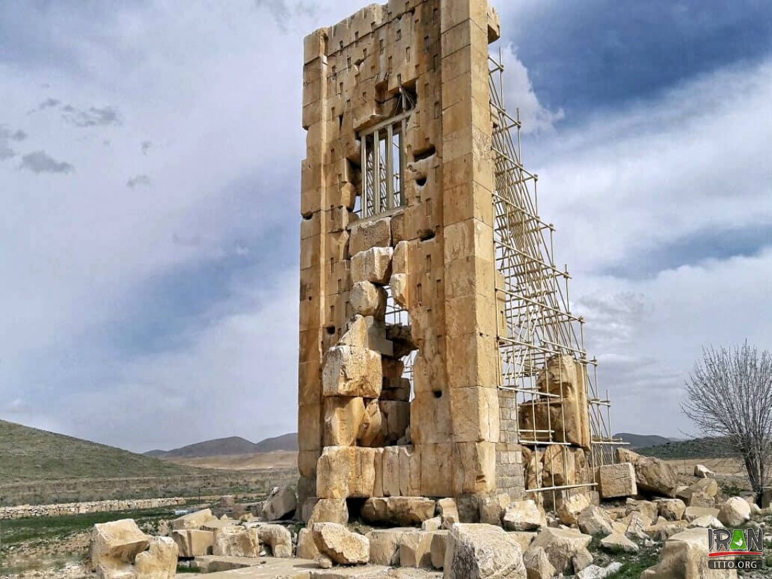 Tomb of Cambyses II Photo Gallery - Iran Travel and Tourism