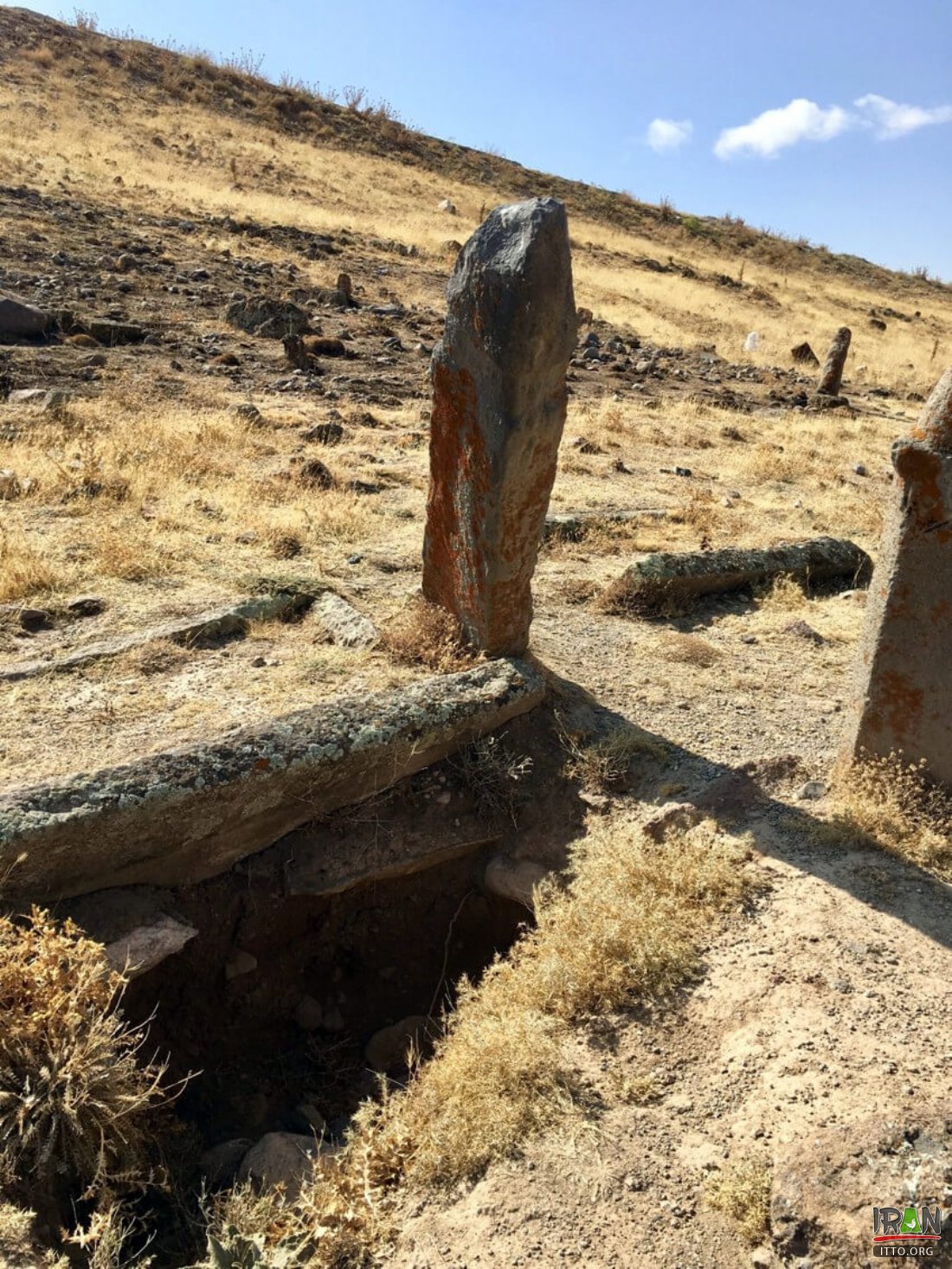 Pineh Shalvar Cemetery Photo Gallery - Iran Travel and Tourism