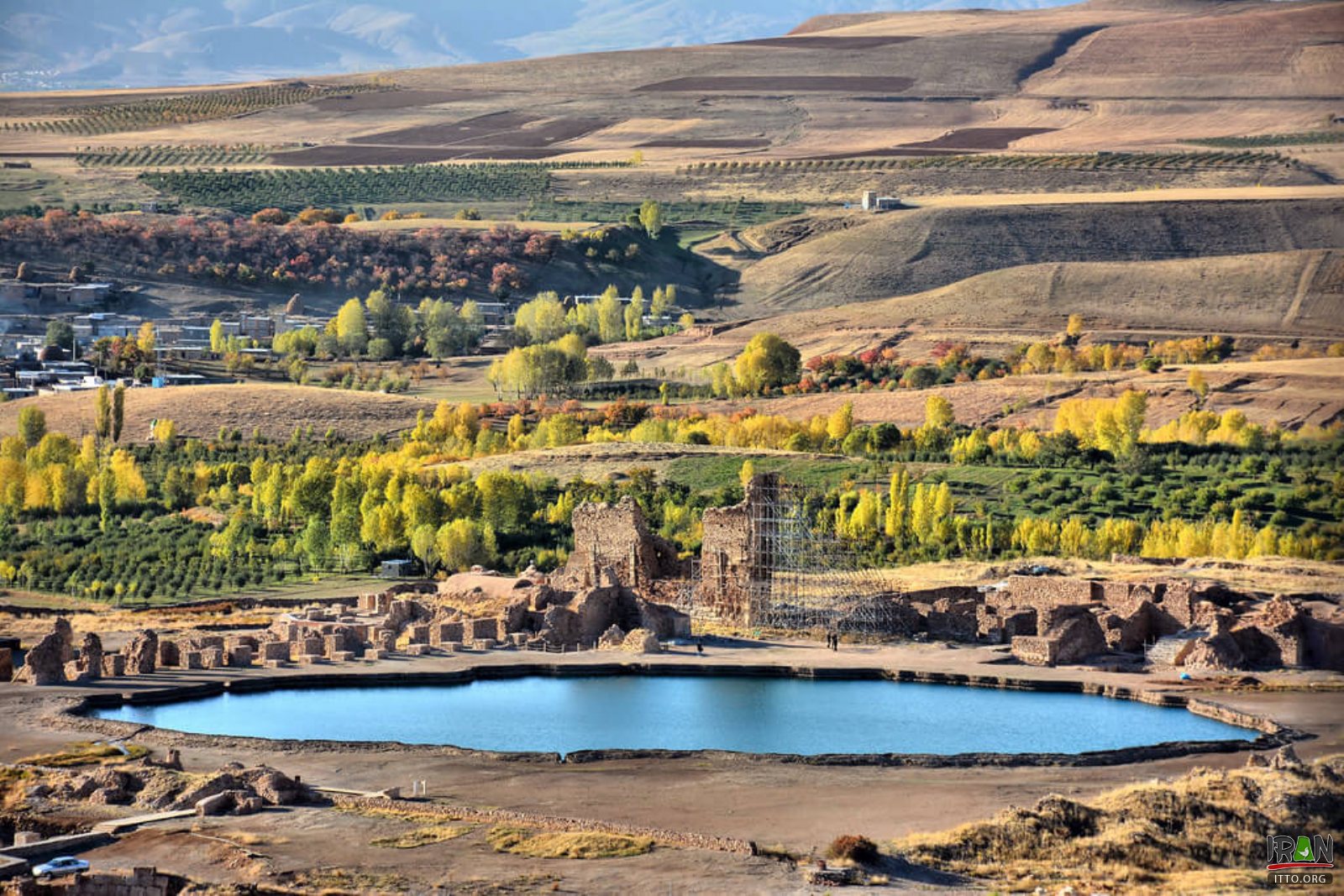 Takht-e-Soleiman Photo Gallery - Iran Travel and Tourism