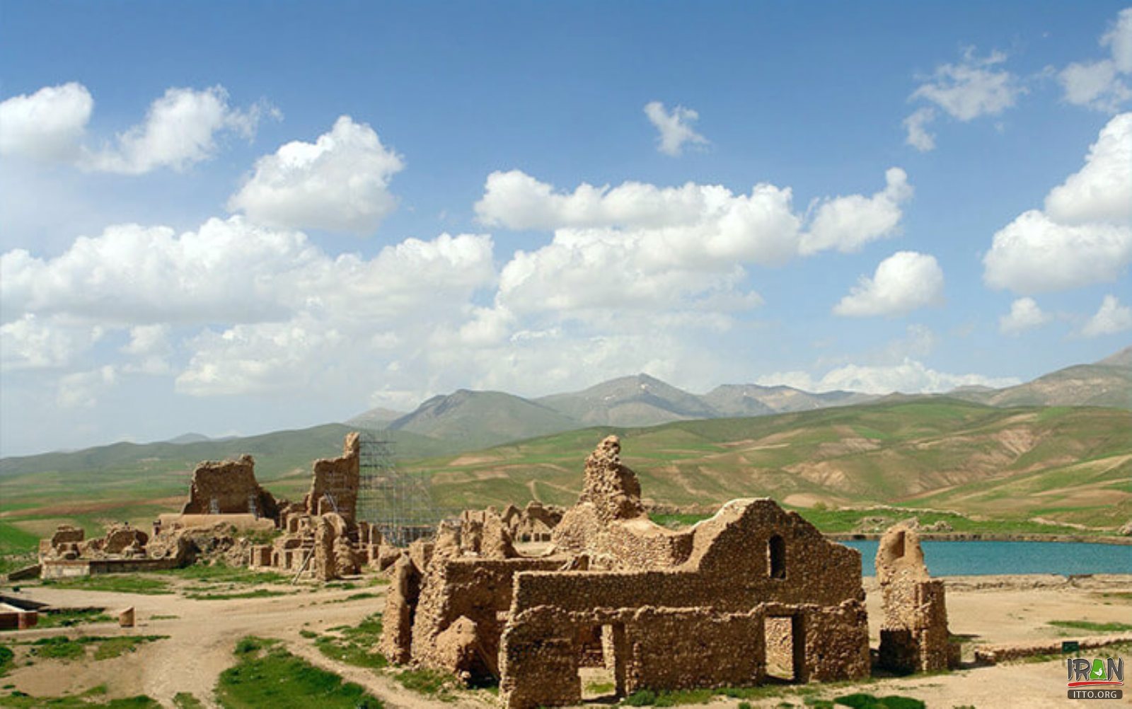 Takht-e-Soleiman Photo Gallery - Iran Travel and Tourism