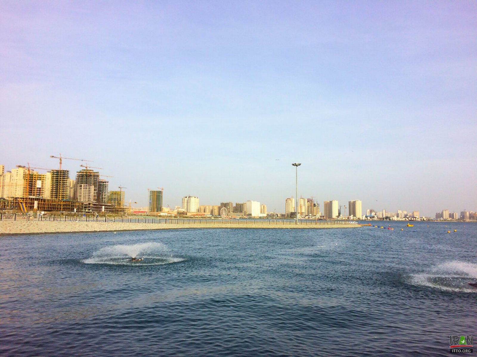 Chitgar Lake (Khalij-e Fars) Photo Gallery - Iran Travel and Tourism