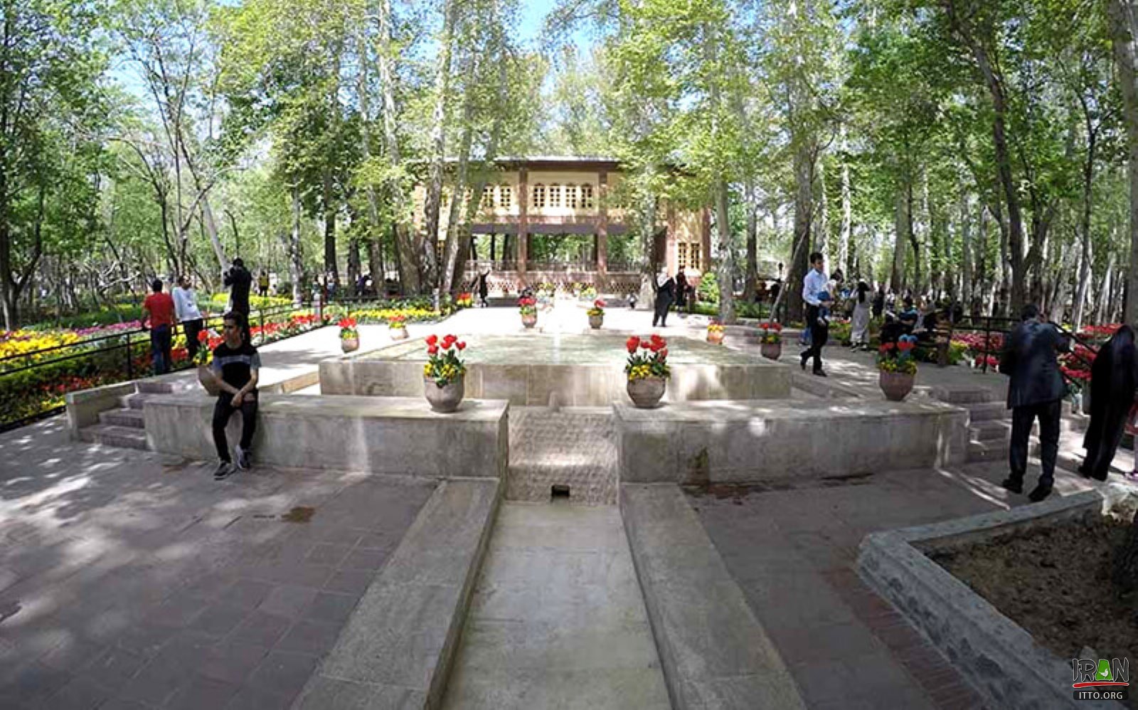 Persian Garden Photo Gallery - Iran Travel and Tourism