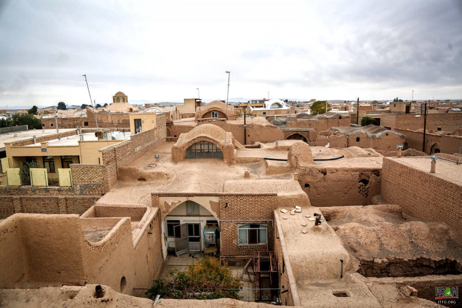 Zavareh Village Photo Gallery - Iran Travel and Tourism